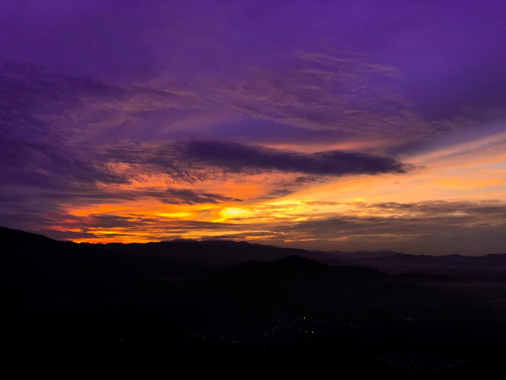 Watch a beautiful sunrise … (Broga Hill, Semenyih) – Jasmine's Blog